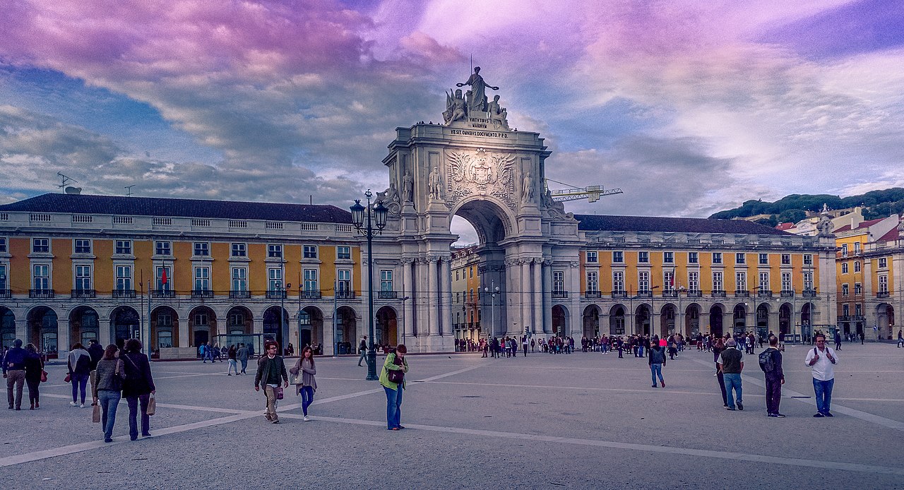 As praças mais belas de Portugal - Portugal Stories
